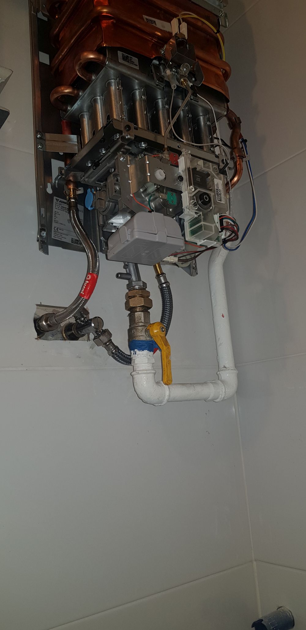 Montaż kotła Bosch GC2300IW - ISG Serwis